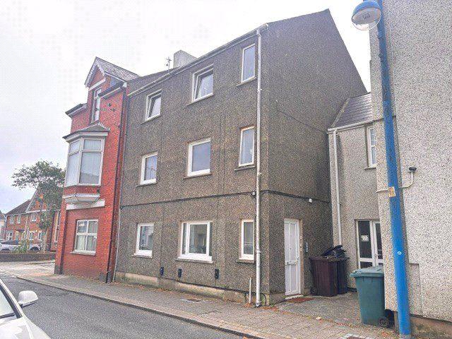 8C, Queen Street, Pembroke Dock, Pembrokeshire SA72, 2 bed flat to rent, £625 pcm | PrimeLocation