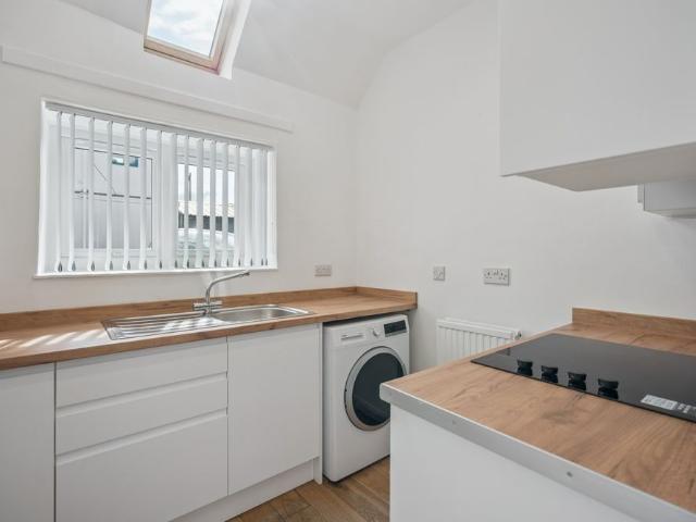 8a Ancaster Square