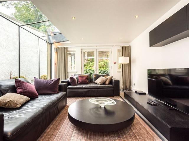 8a Rothesay Place