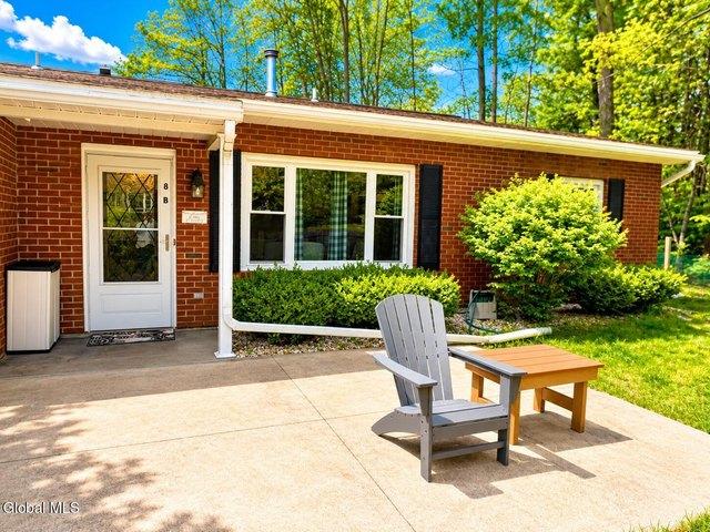 8B Lacosta Dr, Clifton Park, NY 12065