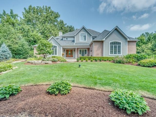 8N669 Edgewood Rd, Elgin, IL 60124