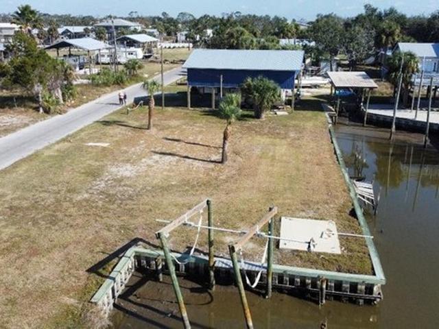 151 W 8th Ave, Horseshoe Beach, FL 32648