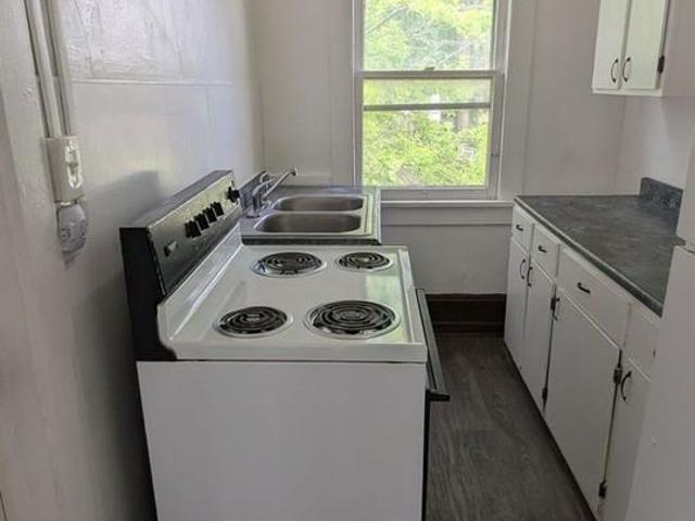 8th St Triplex 2 Bedroom Apartment for Rent at 1009 8th St Nw, Canton, OH 44703 Summit