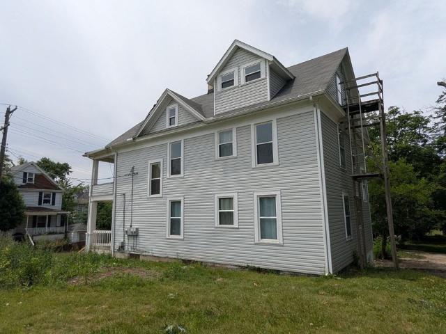 8th St Triplex 2 Bedroom Apartment for Rent at 1009 8th St Nw, Canton, OH 44703 Summit