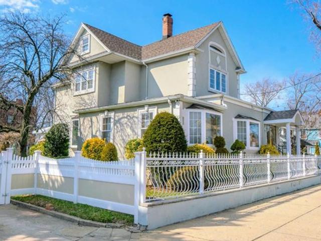 93 44 th St, Queens Village, NY 11428
