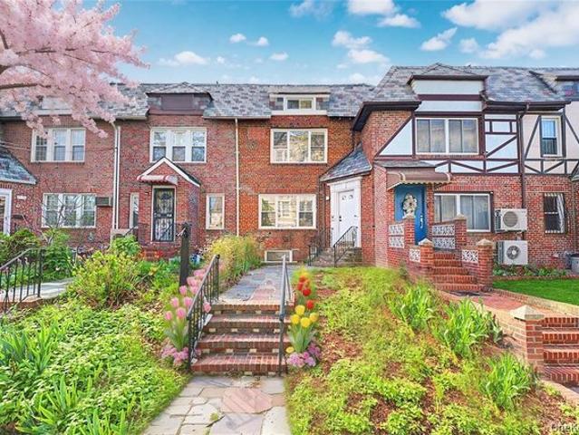 93 07 69th Ave, Forest Hills, NY 11375