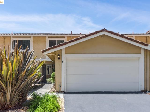 93 Thousand Oaks St