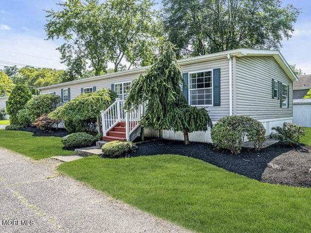 93 Village Rd, Morganville, NJ 07751
