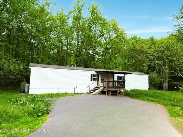 93 Wynkoop Dr, Kerhonkson, NY 12446