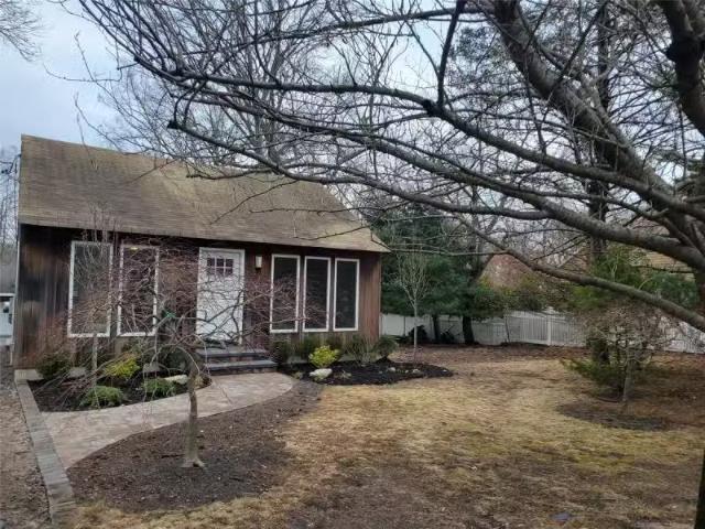 93 Brooksite Drive, Smithtown, NY 11787