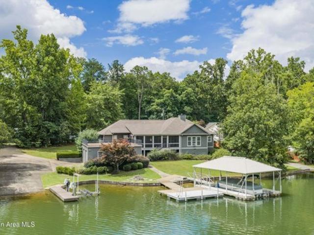 93 Burnswood Dr, Jacksons Gap, AL 36861