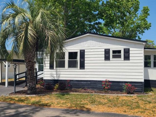 93 Burr Cir, Murrells Inlet, SC 29576