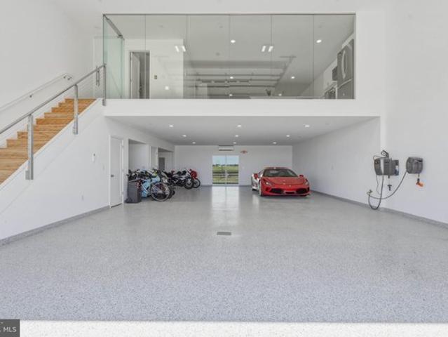 93 Corsair Dr, Millville, NJ 08332