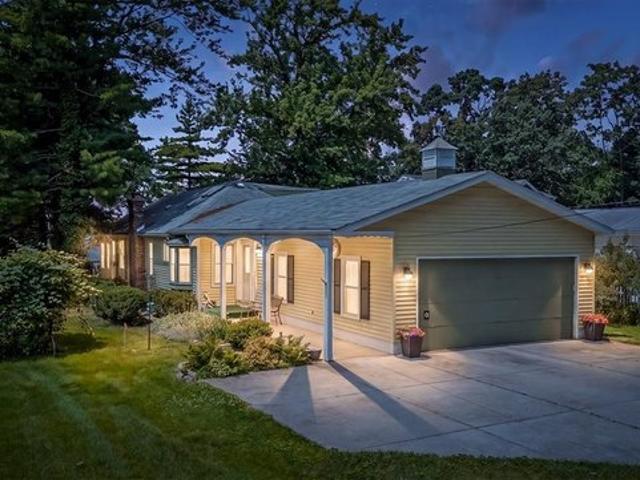 93 Danforth St, White Lake, MI 48386