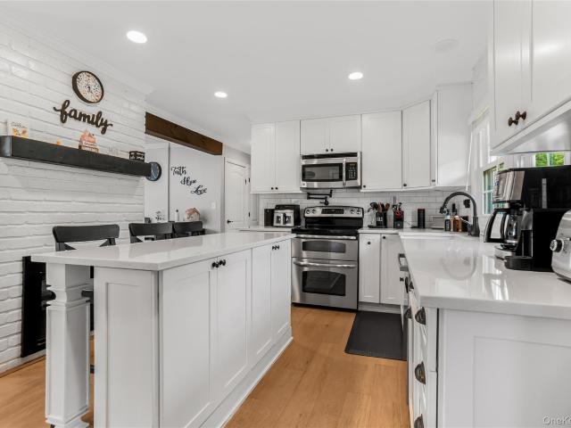 93 Duckpond Drive N