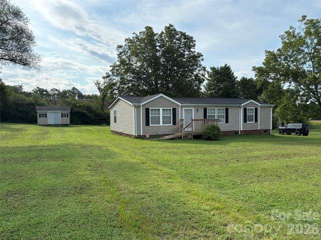 93 Ervin Ln, Hiddenite, NC 28636