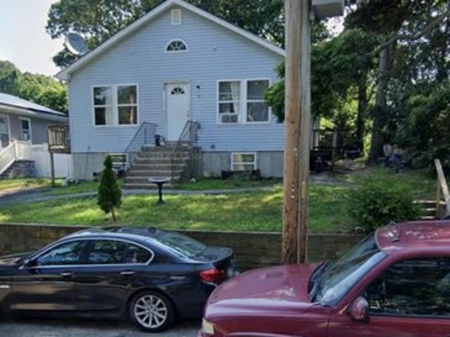 93 Gray Ave, Medford, NY 11763