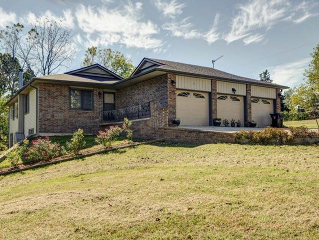 93 Meadow Hill Ln, Rogersville, MO 65742
