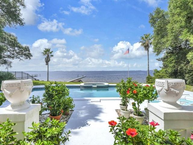 93 Meigs Dr, Shalimar, FL 32579