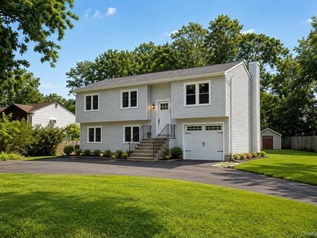 93 Mount Sinai Coram Rd, Coram, NY 11727