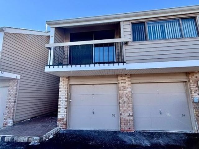 93 Overlook Dr, Union Twp, NJ 08809