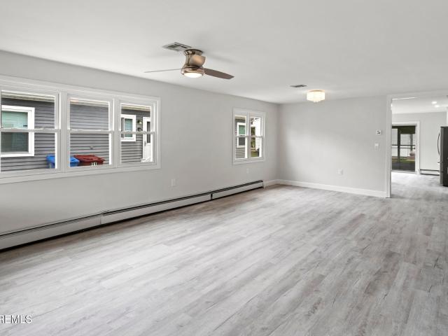 93 Paradise Boulevard