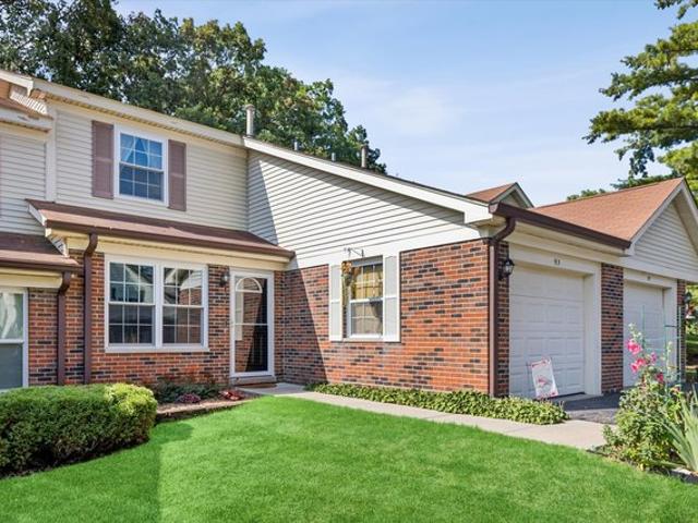 93 Pine Cir, Cary, IL 60013