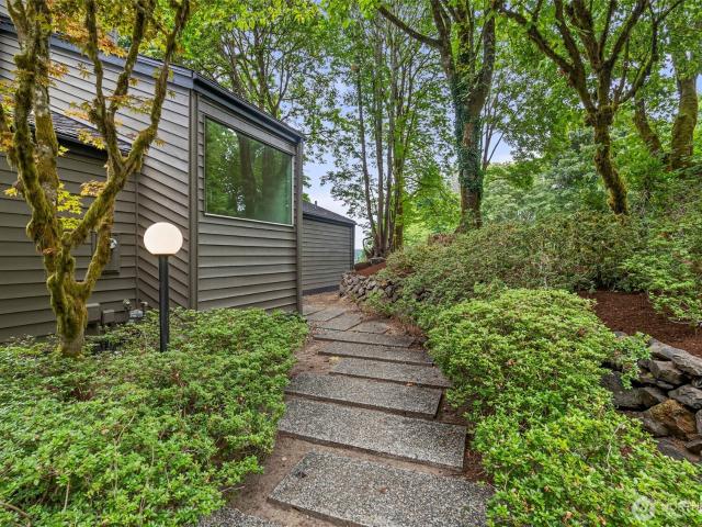 93 Raft Island Drive NW