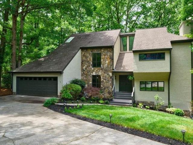 93 Skyland Dr, Roswell, GA 30075