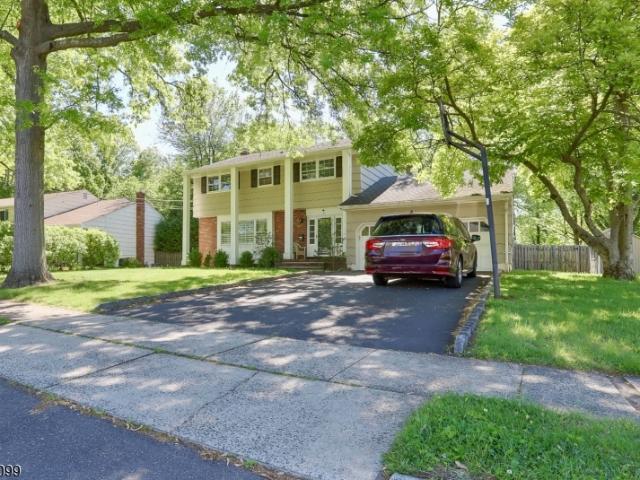 93 Summit Ct