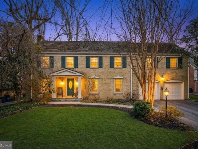 9004 Copenhaver Dr, Potomac, MD 20854