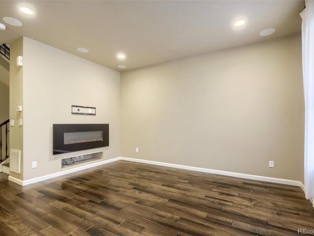 9004 E Caley Way