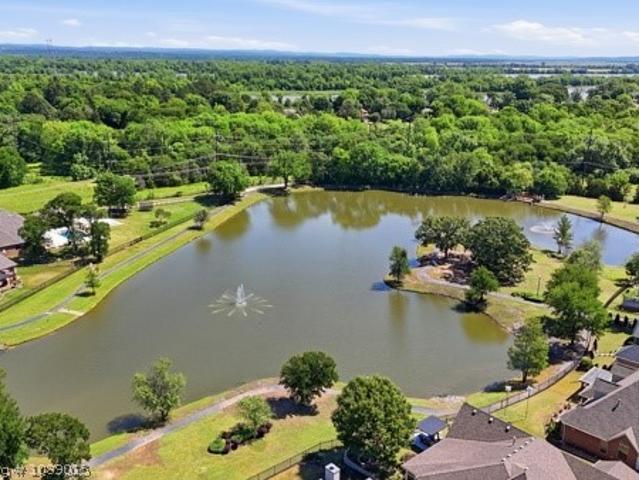 9004 Lakeside