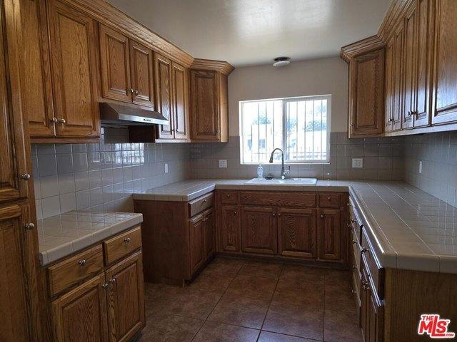 9004 S San Pedro St, Los Angeles, CA 90003