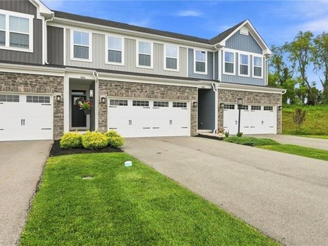 9004 Wellington Ct, Jeannette, PA 15644