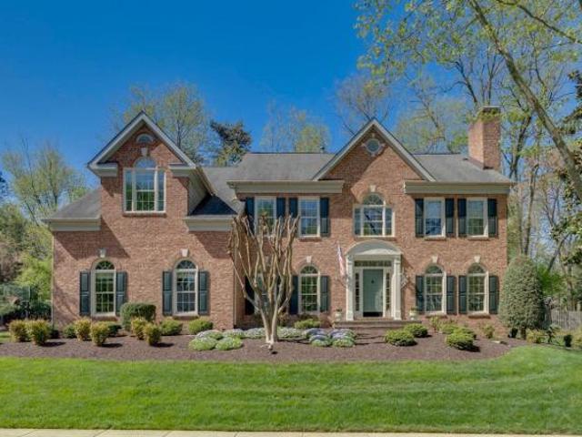 9005 Lupine Den Dr, Vienna, VA 22182