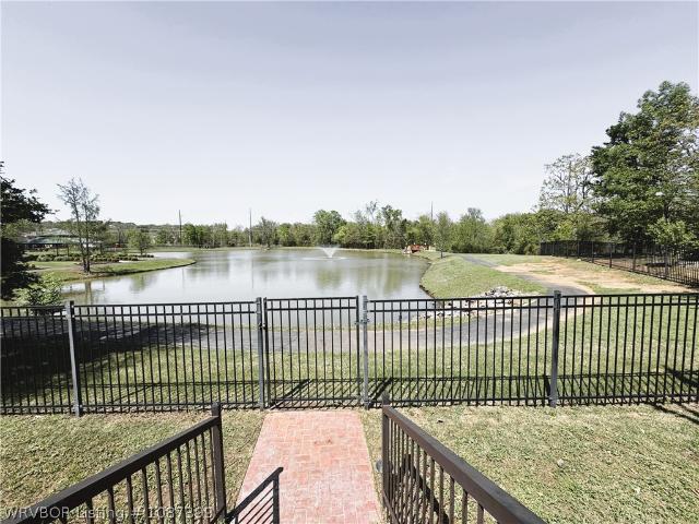 9005 Lakeside Way