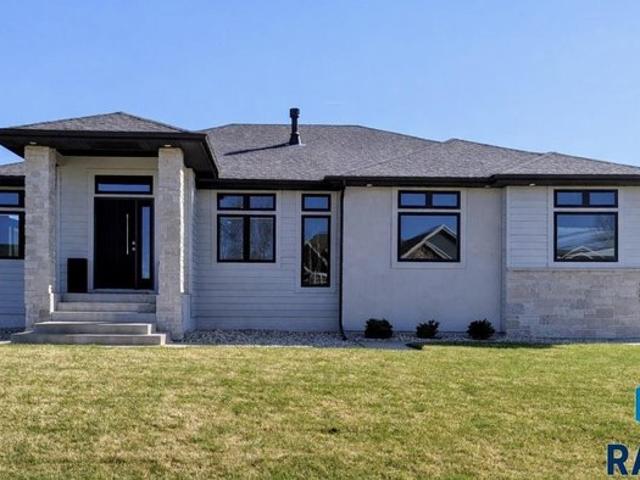 9005 W Dragonfly Dr, Sioux Falls, SD 57107