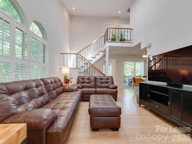 9006 Saint Thomas Lane