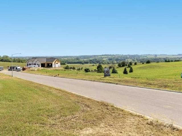 9008 E Moonlight Cir, Sioux Falls, SD 57110