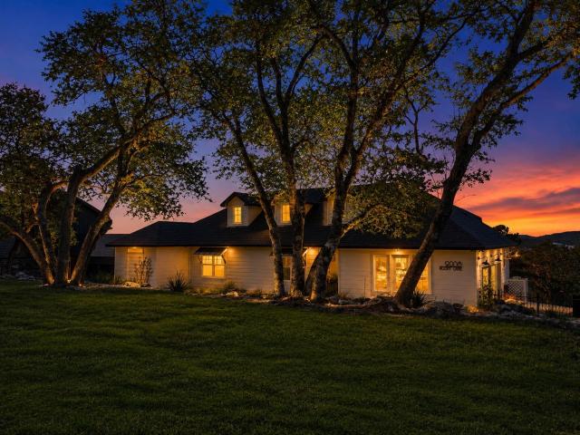 9008 Hobby Ln