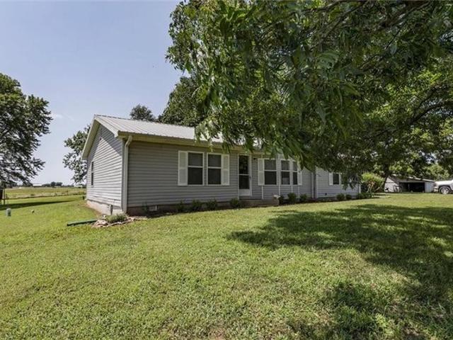 9009 NW County Road 2002, Amoret, MO 64722