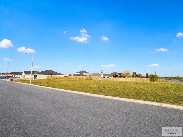 9000 New Orleans Ct, Los Fresnos, TX 78566