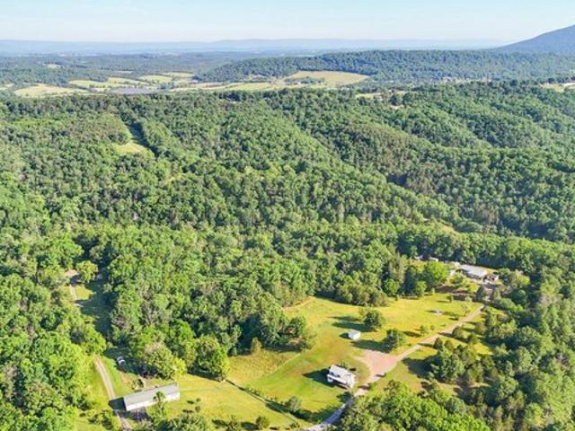 9000 Corner Rd, Hancock, MD 21750