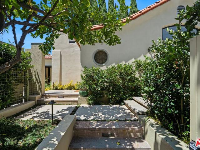 9001 Rosewood Avenue