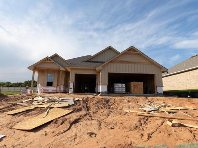 9001 Stark St, Edmond, OK 73007