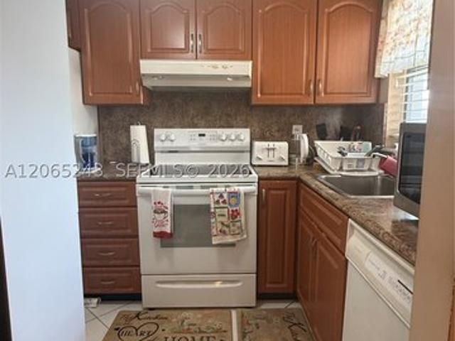 9001 Sunrise Lakes Blvd Apt 201, Sunrise, FL 33322