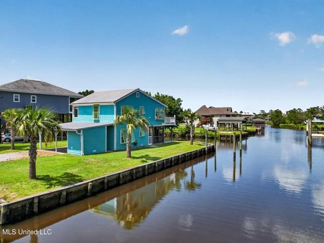 9002 Alabama St, Bay Saint Louis, MS 39520