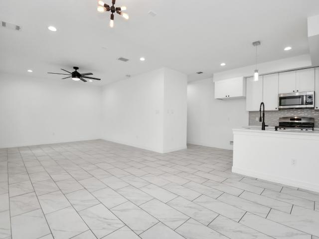 9003 Prairie View Dr, Unit B, Houston, TX 77088 | MLS #7022 | Compass