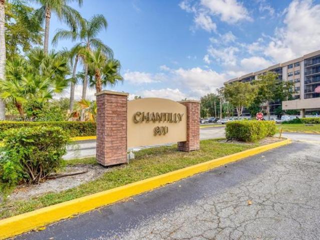 900 195th St NE #405, Miami, FL 33179